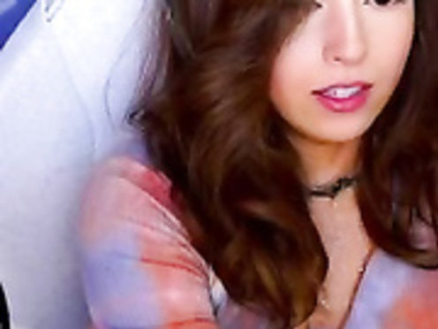 Pokimane nip slip live