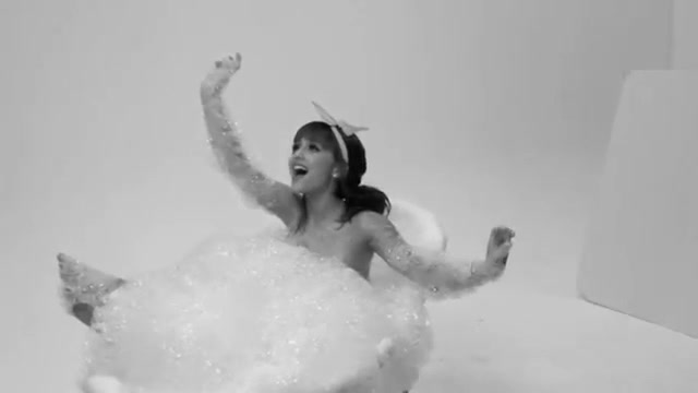 Ariana Grande Nude Taking A Bath
