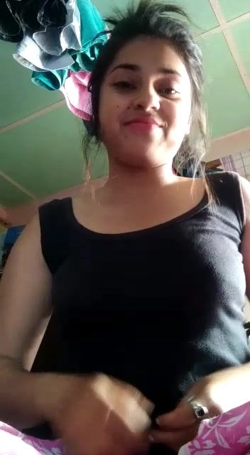 Indian girl showing boobs