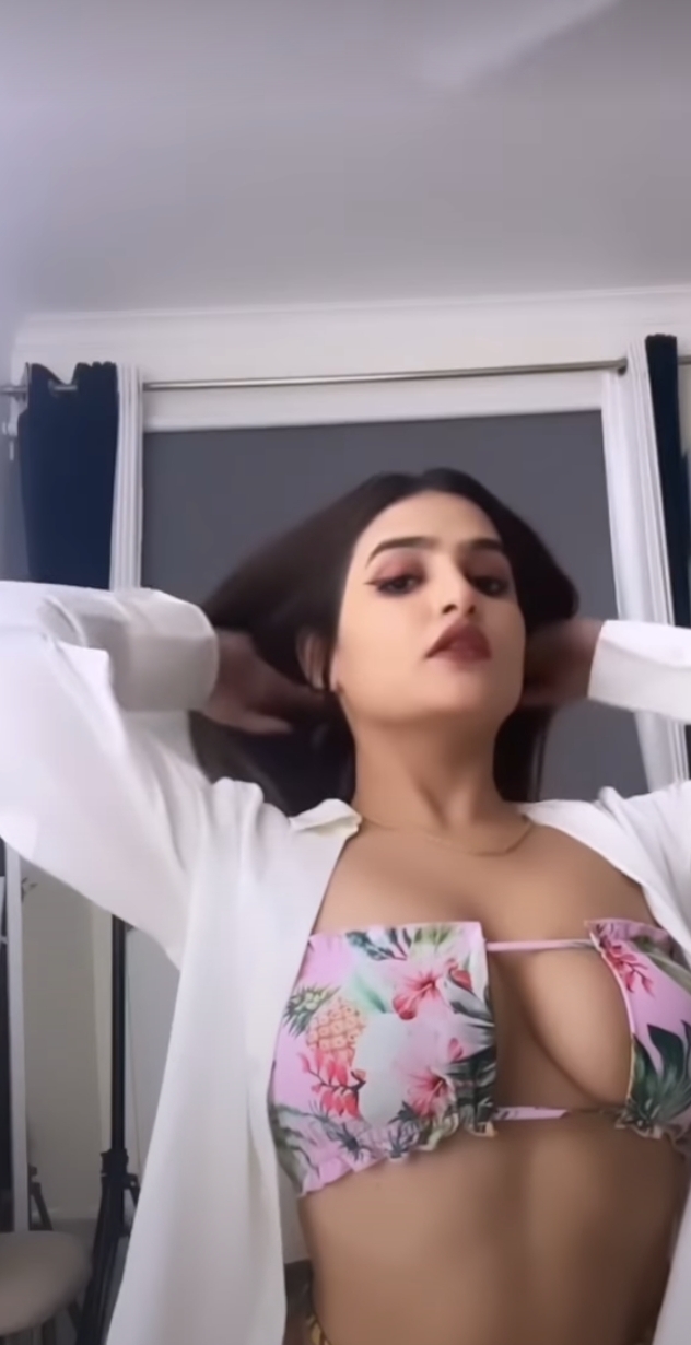 Sassy Poonam Full Boobs 3lakhrs Vedio